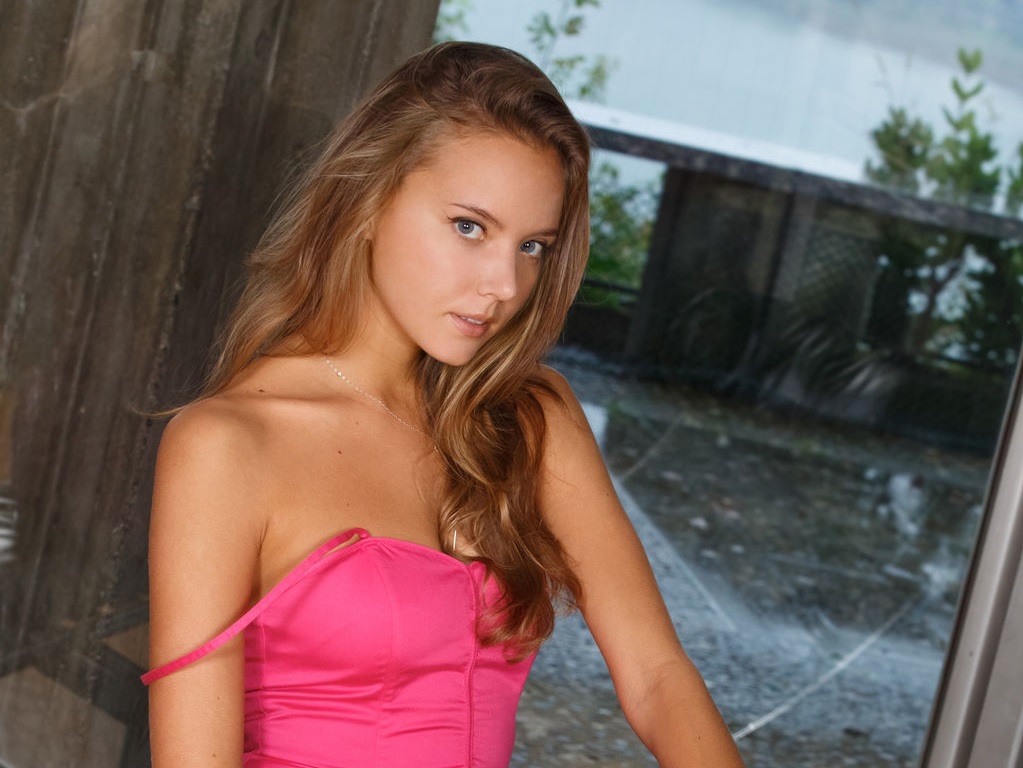 Mia Clarke’s Heart-Healthy Dinner Plans for Entertaining Guests - Women's Health